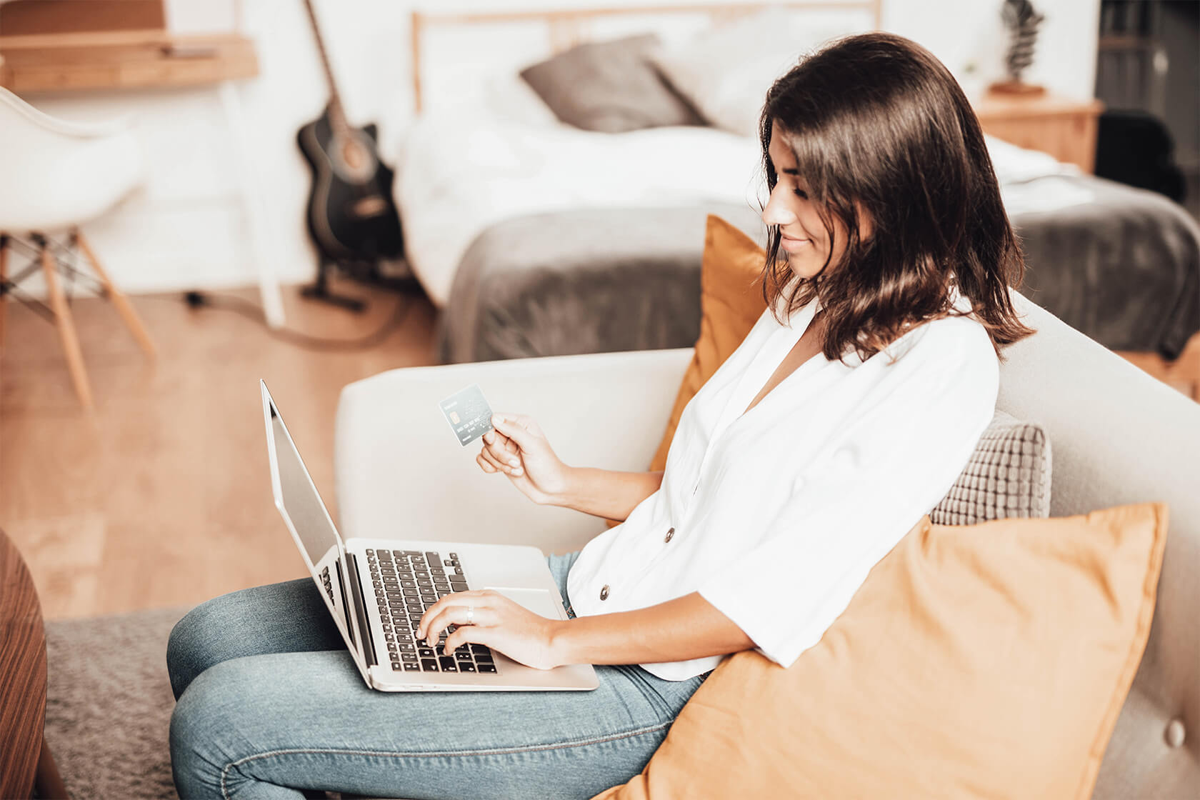 The advantages of selling on an online marketplace.